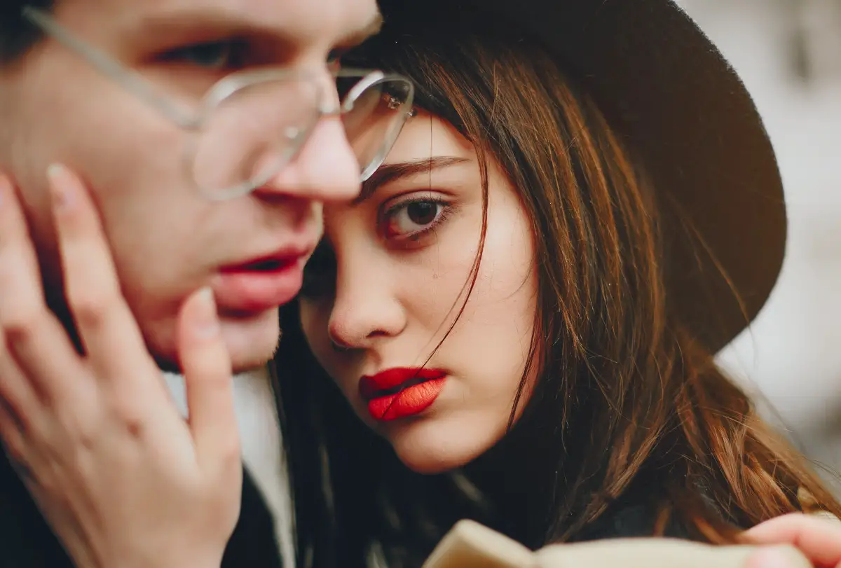 8 Signs Your Girlfriend is Hiding Something From You: Tips